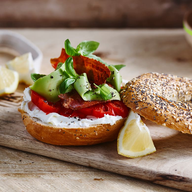 Bagel with avocado and bacon - Bel Foodservice | Global